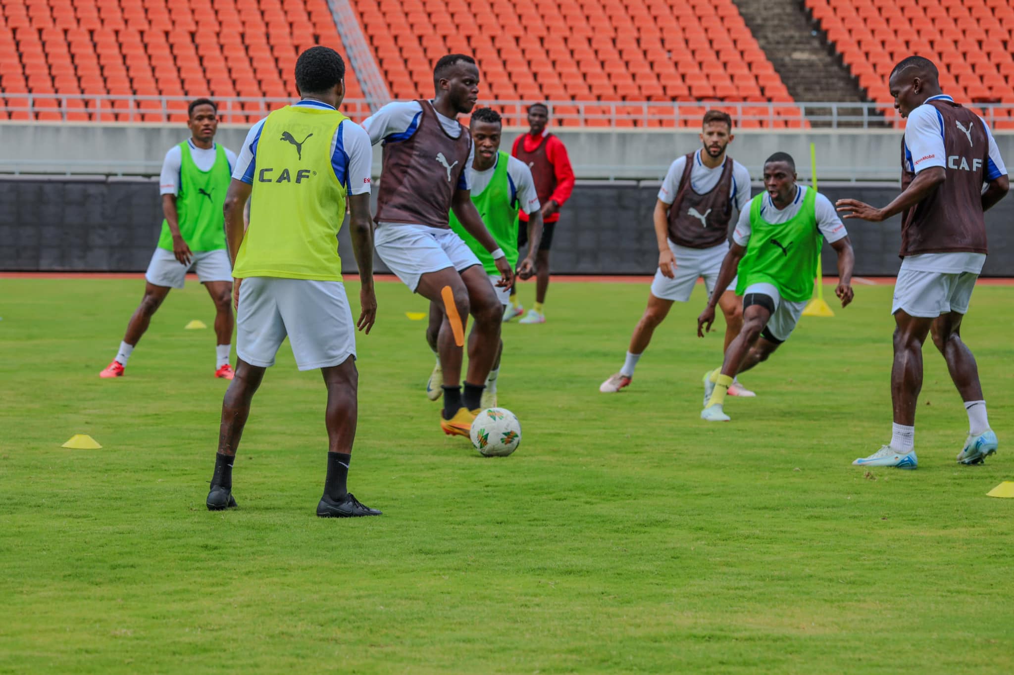 “MAMBAS” RECEBEM UGANDA NO ESTÁDIO NACIONAL DO ZIMPETO - Jornal Desafio