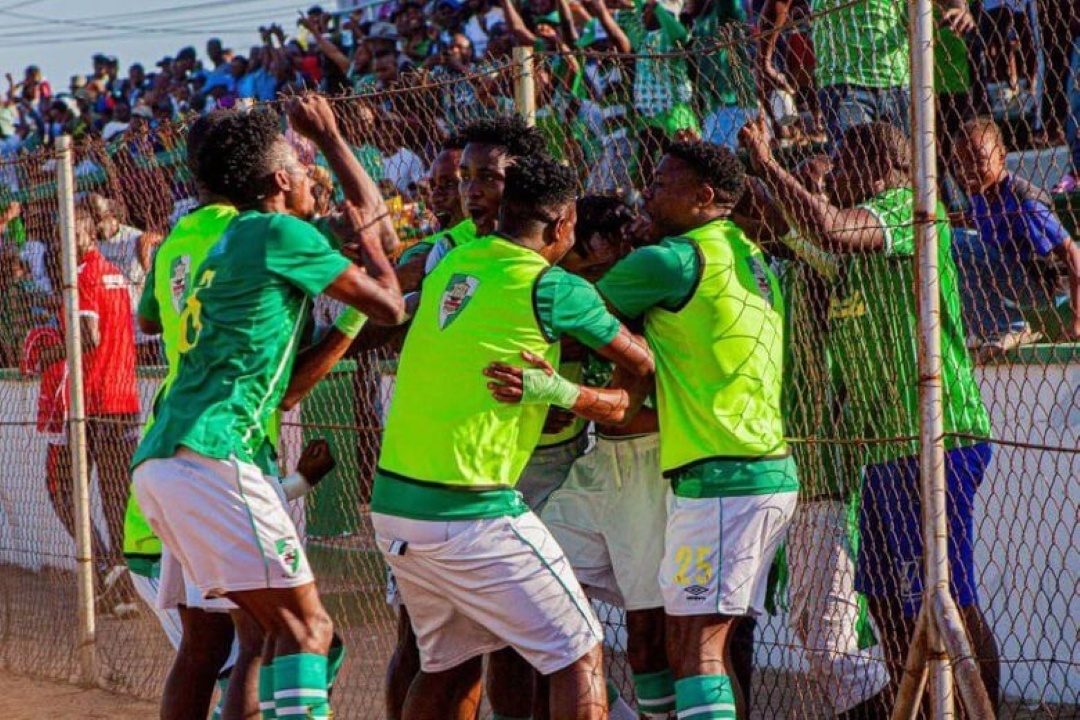 PARAGENS DO MOÇAMBOLA MANCHAM NOSSO FUTEBOL - Jornal Desafio